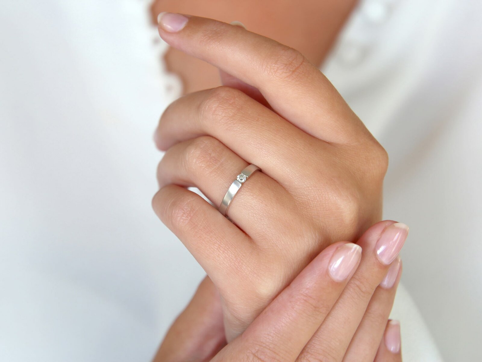 Spannring Infinity mit Diamant zur Verlobung kaufen